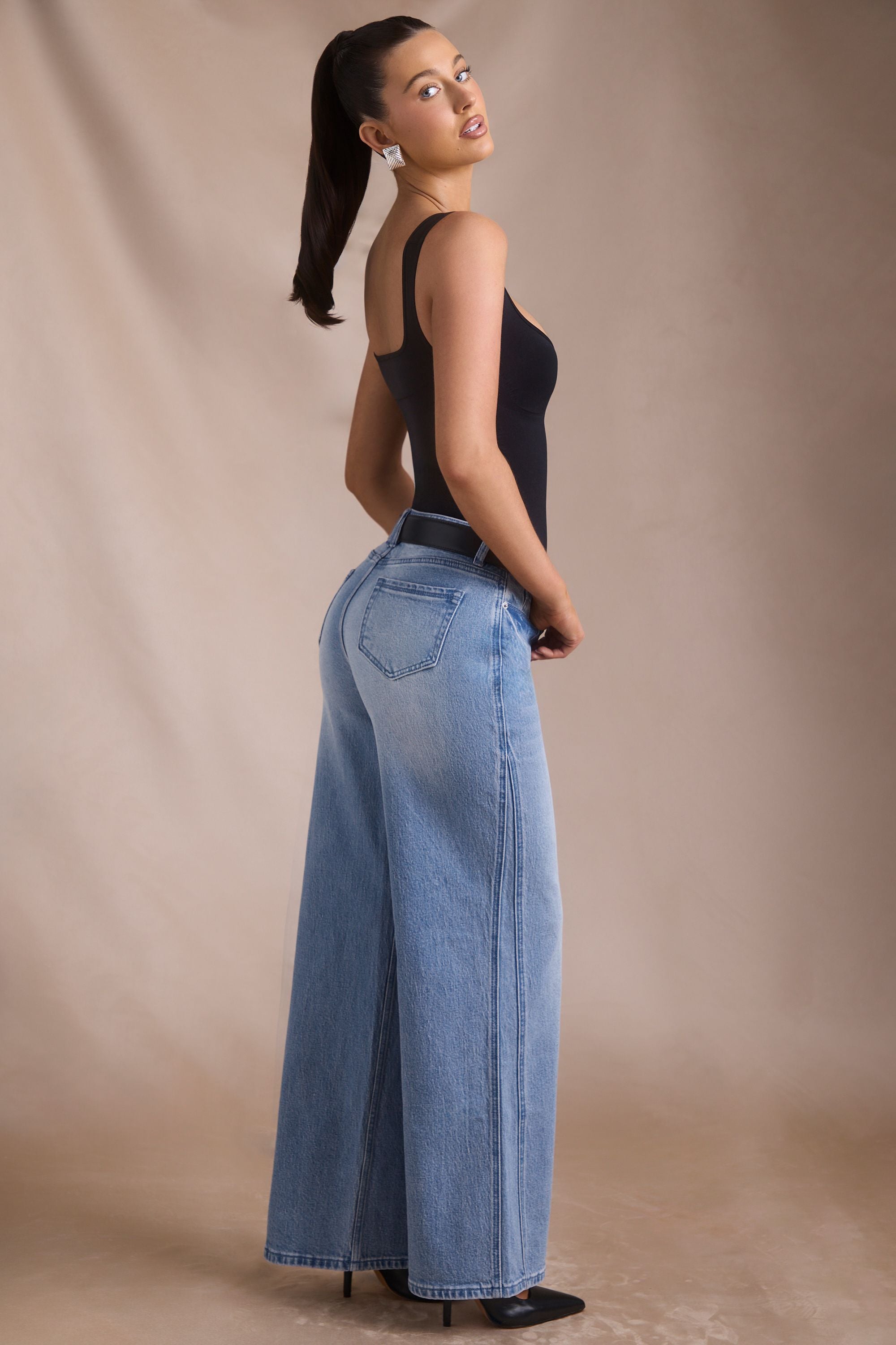 Jeylan Low-Rise Wide-Leg Jeans in Vintage Wash | Oh Polly